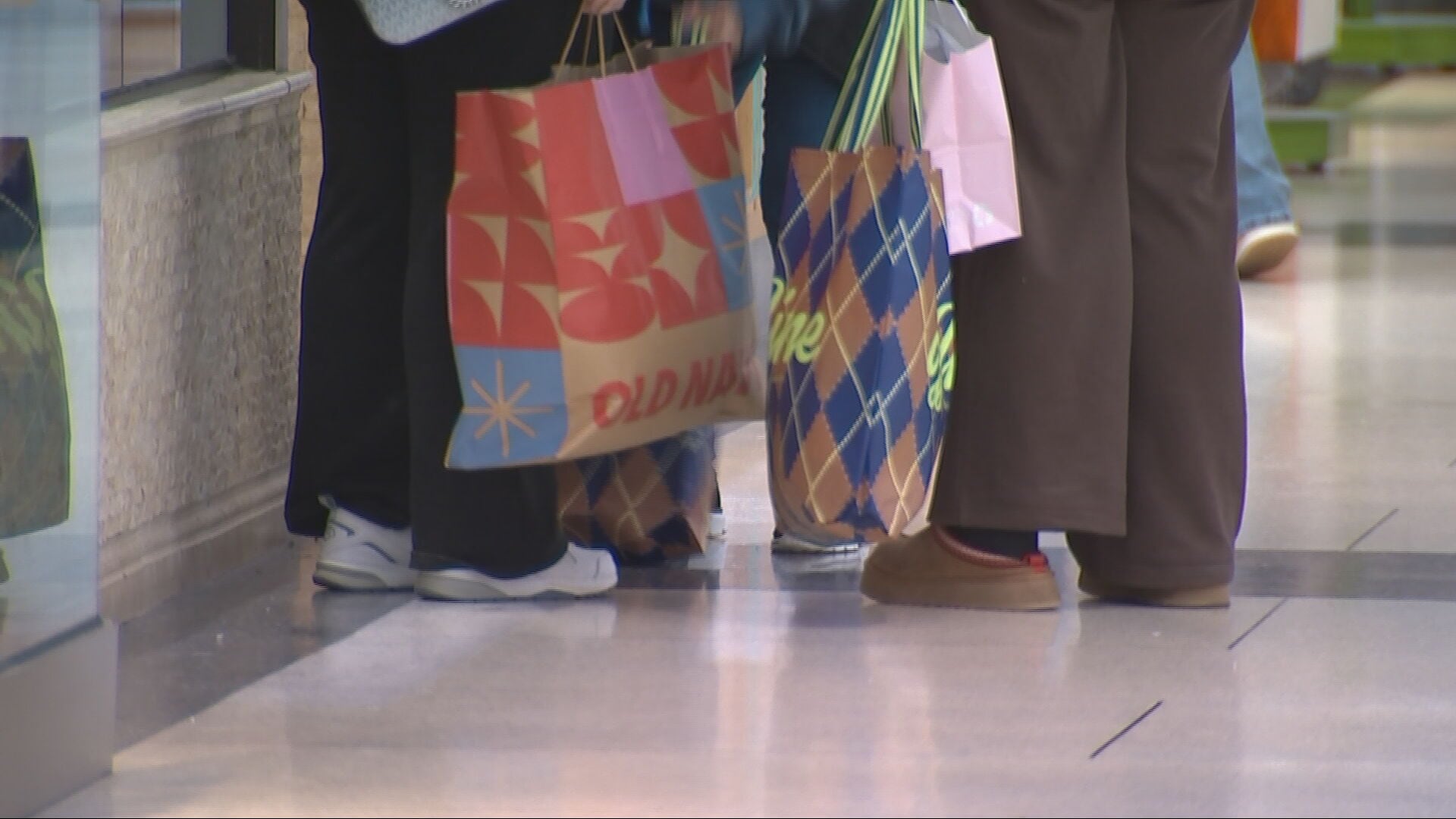 Shoppers begin making holiday gift returns, many frustrated with return ...