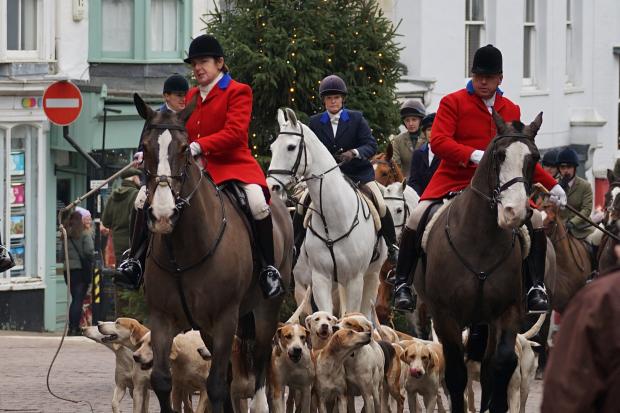 Hundreds gather for Boxing Day trail hunt parade