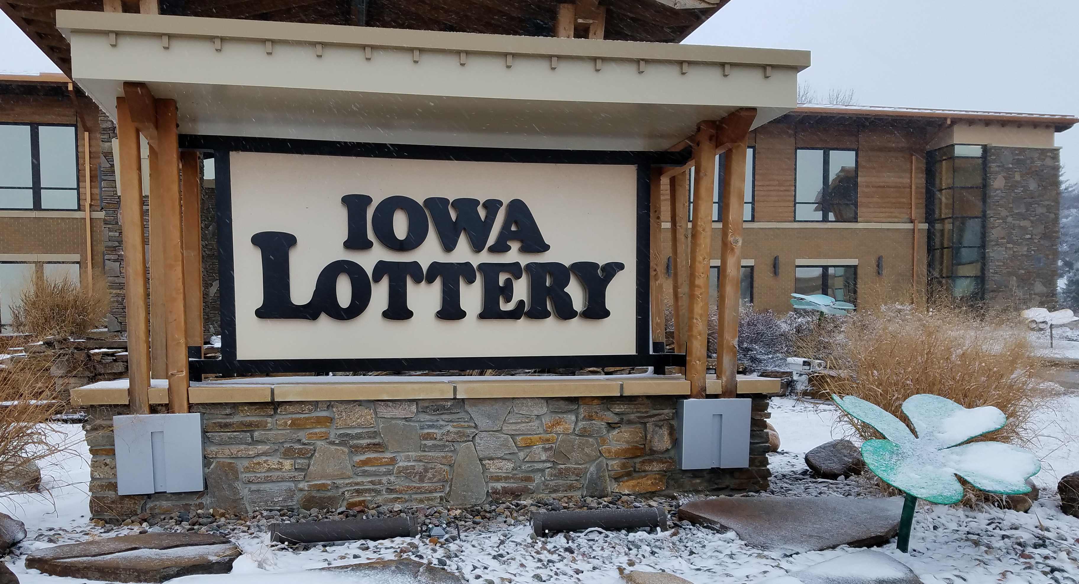 Iowa man claims $1 million Powerball prize
