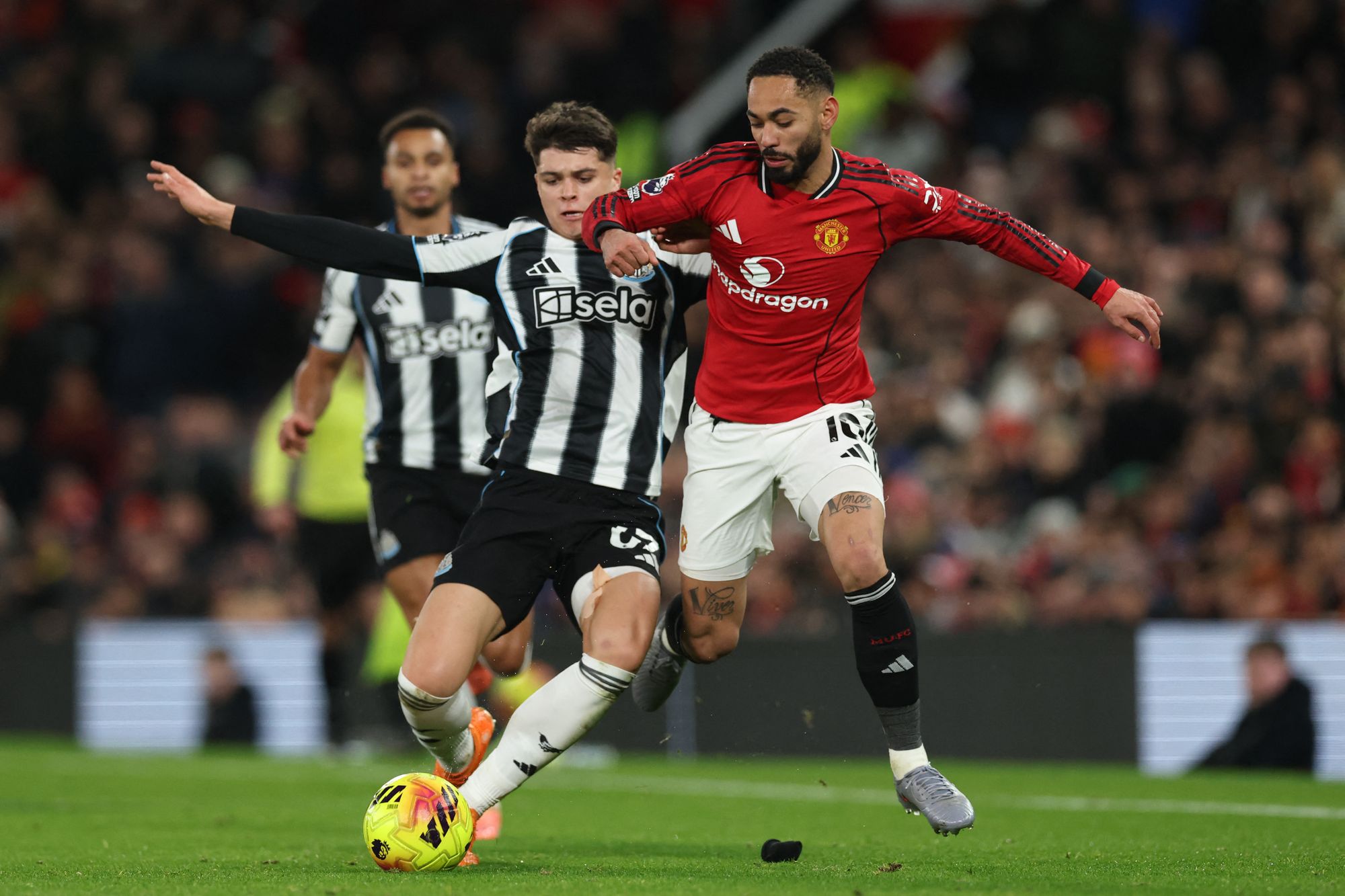 Man Utd survive onslaught to beat Newcastle in Boxing Day battle