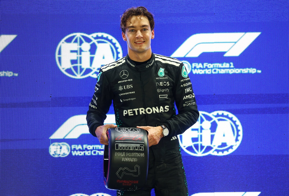 Apa yang terjadi dengan Pirelli Pole Position Award usai diserahkan?