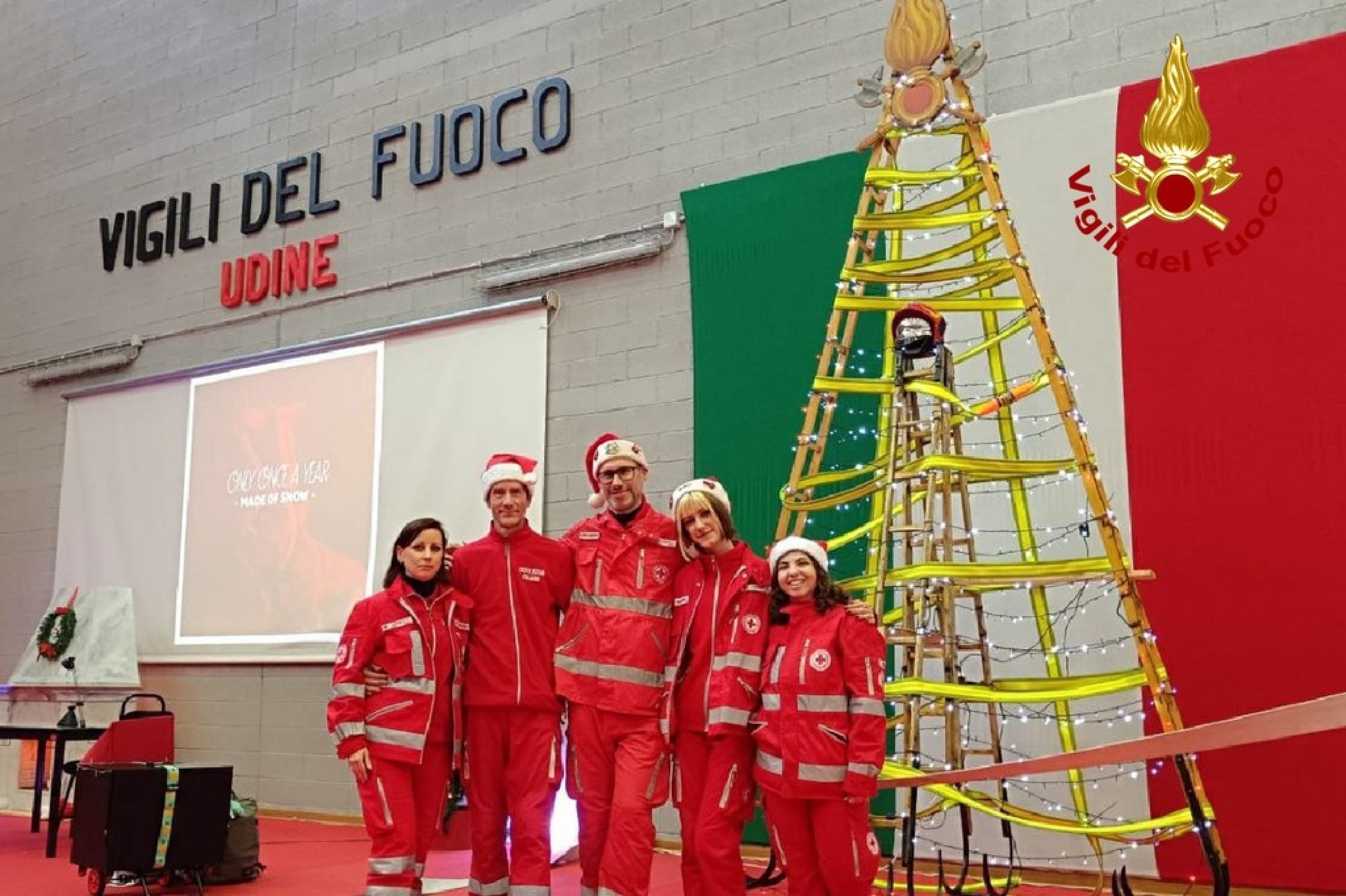 Festa di Natale benefica al Comando dei vigili del fuoco