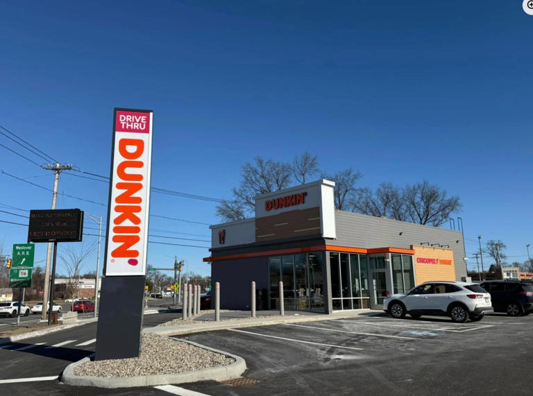 Small town overwhelmed by 'heavy' fried dough smell from new Dunkin ...