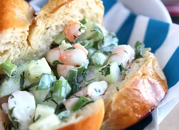 Sandwich de gambas con brioche (prawns roll)