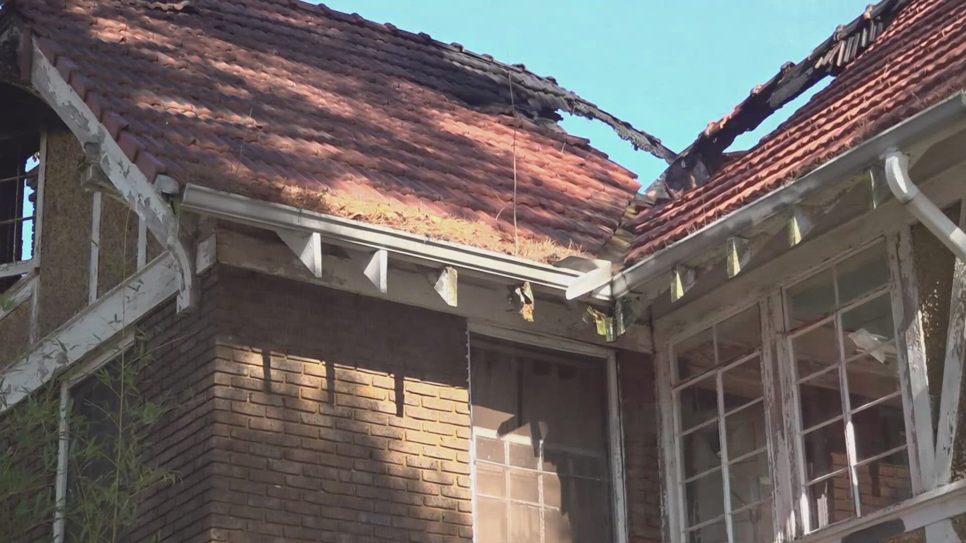 Beloved Little Rock art teacher loses home to Christmas Eve fire