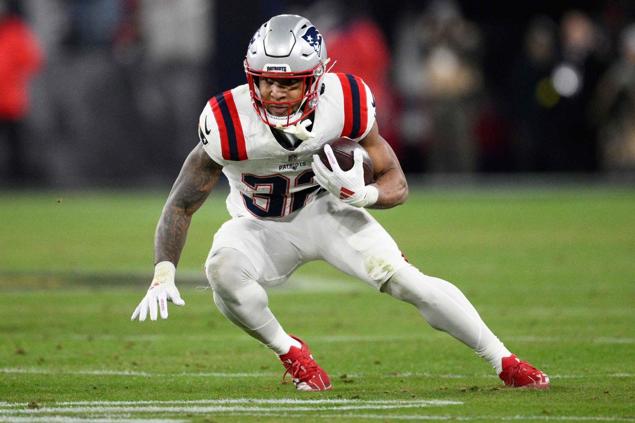 Milton Williams won’t return for Patriots against Jets, but team gets ...