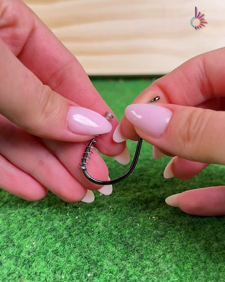 How pros prep their fish hook