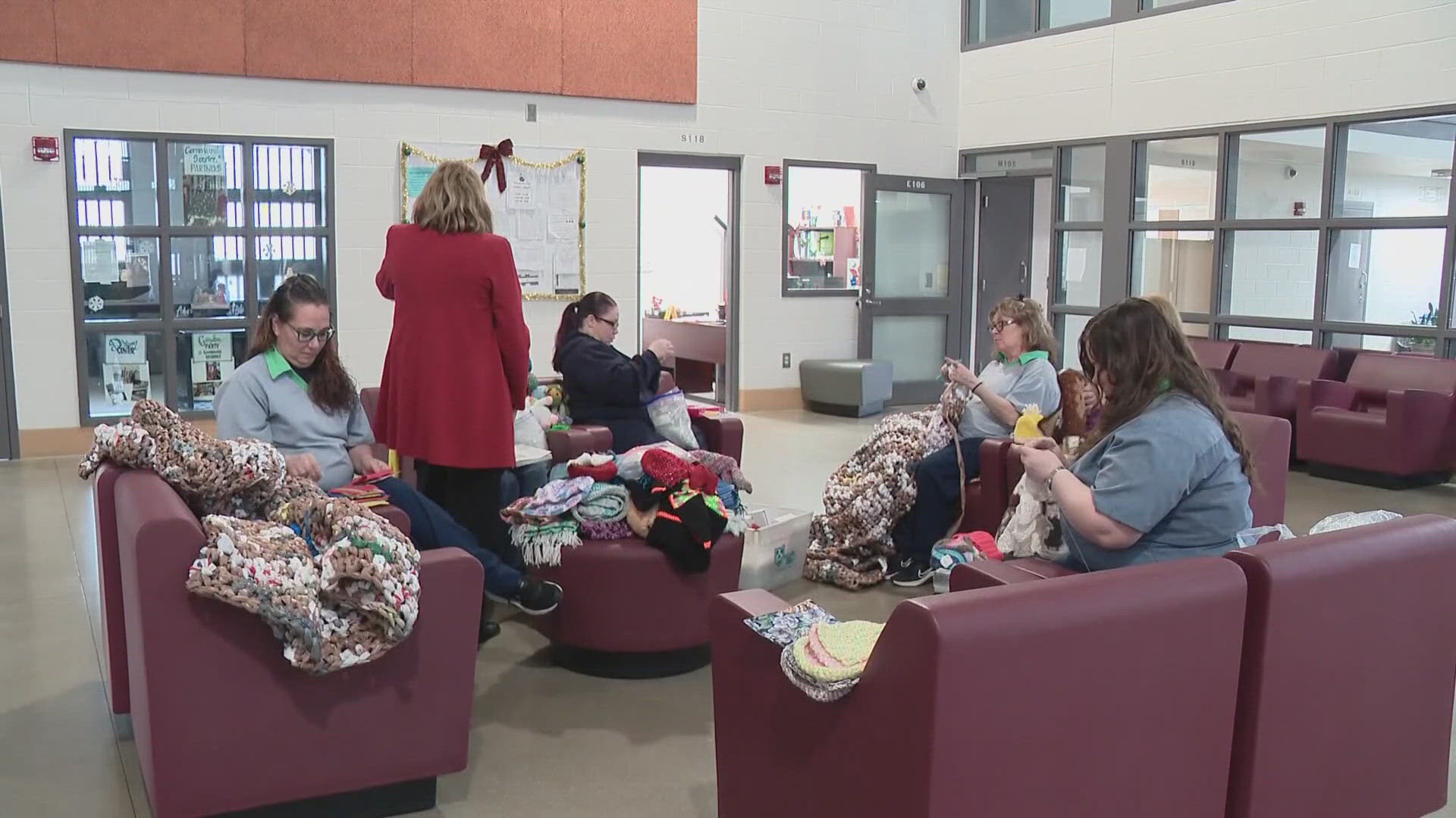 Incarcerated women craft ornaments for 'Redemption Tree' at Ohio ...