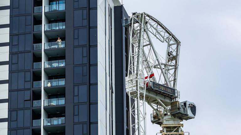 Broken crane holiday nightmare continues