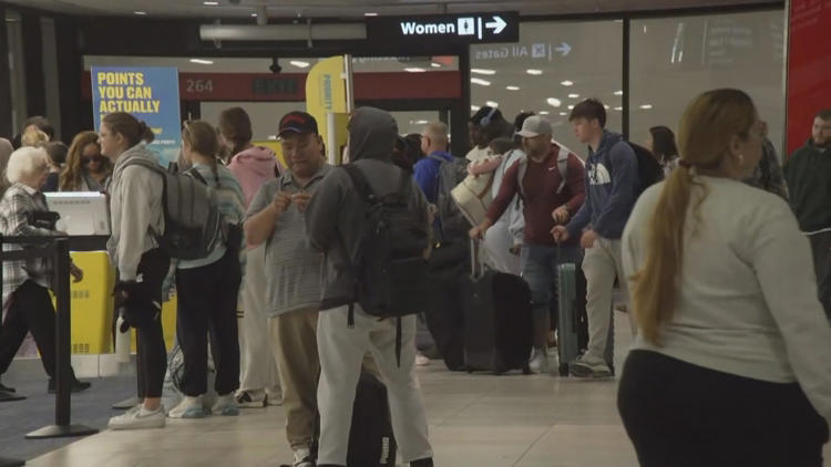 Holiday travel delays continue at Tampa International Airport day after ...