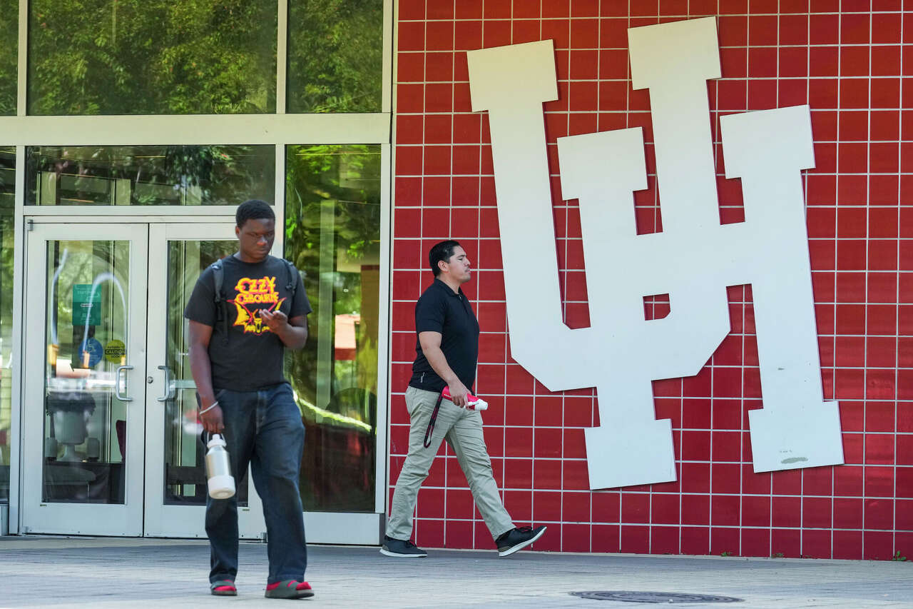UH student group wants clarity on university ICE compliance policy amid ...