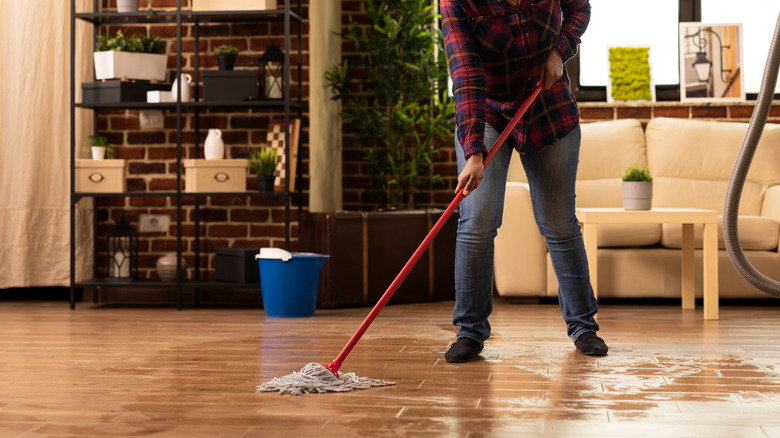 The mop water hack that leaves your floors sparkling and your home ...