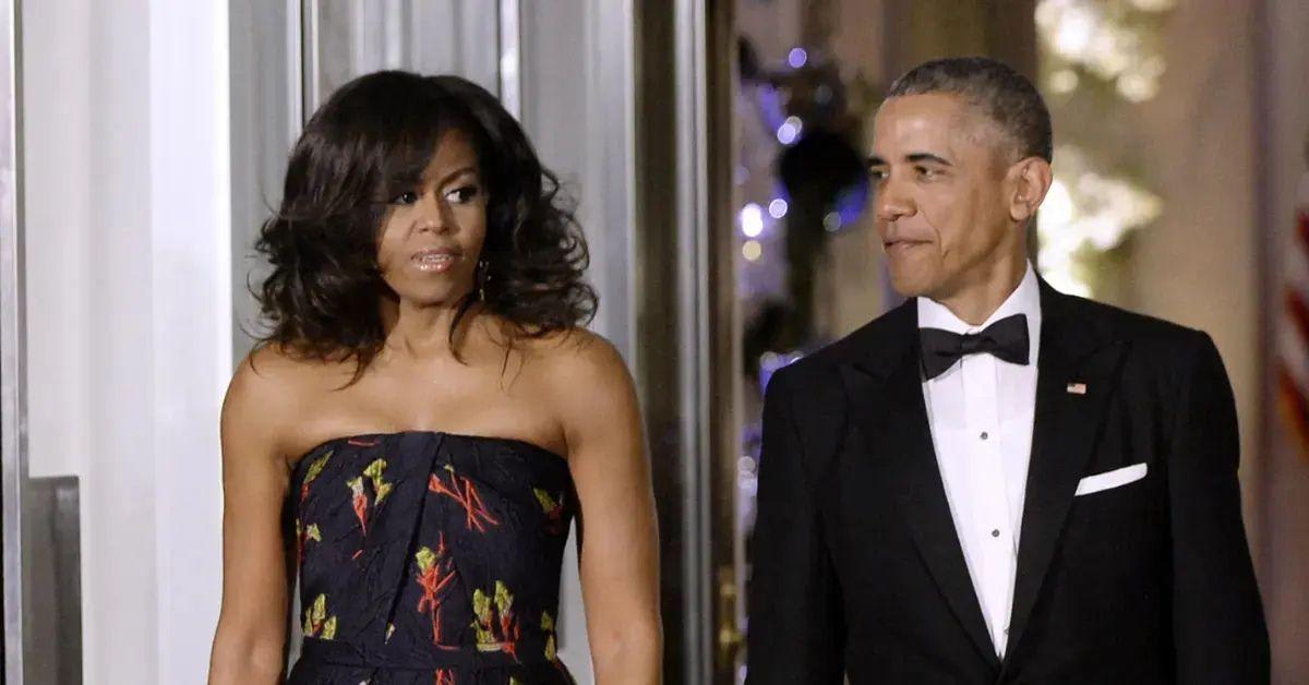 Barack and Michelle Obama shut down split rumors with sweet Christmas photo