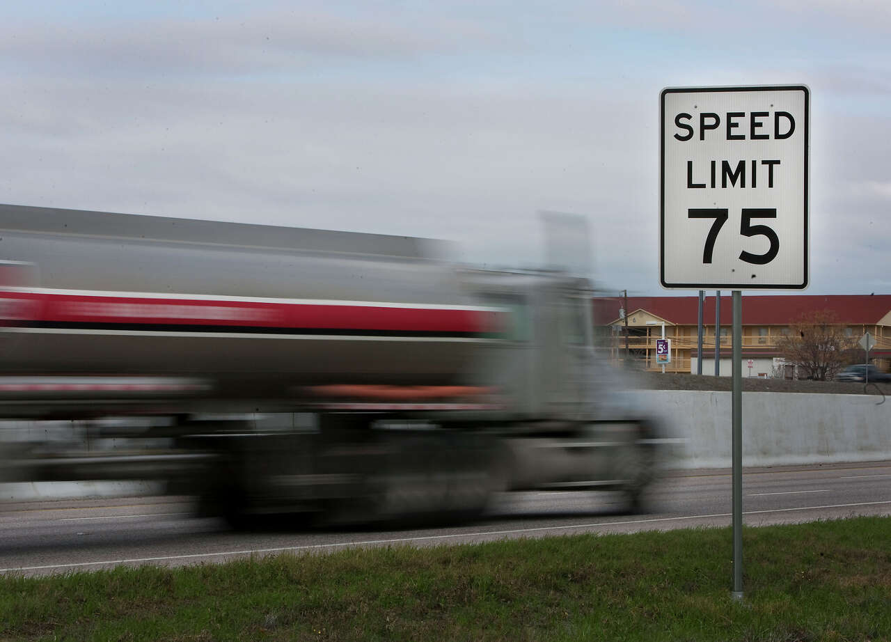 Variable speed limits are coming to Texas highways. Here's how they work.