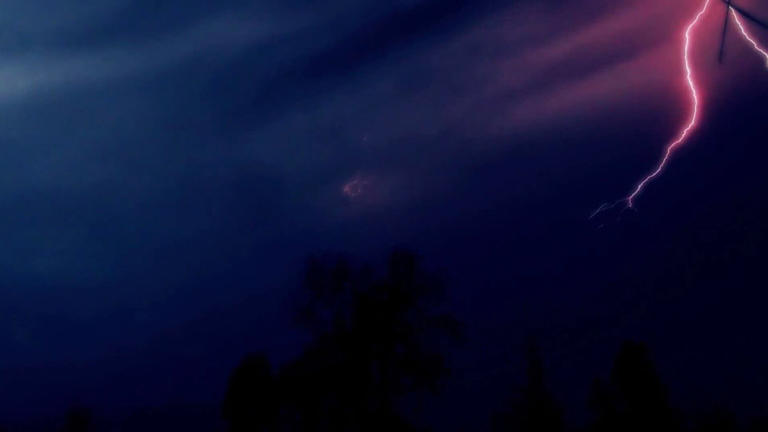 Dry start to the weekend ahead of a strong storm system late Sunday