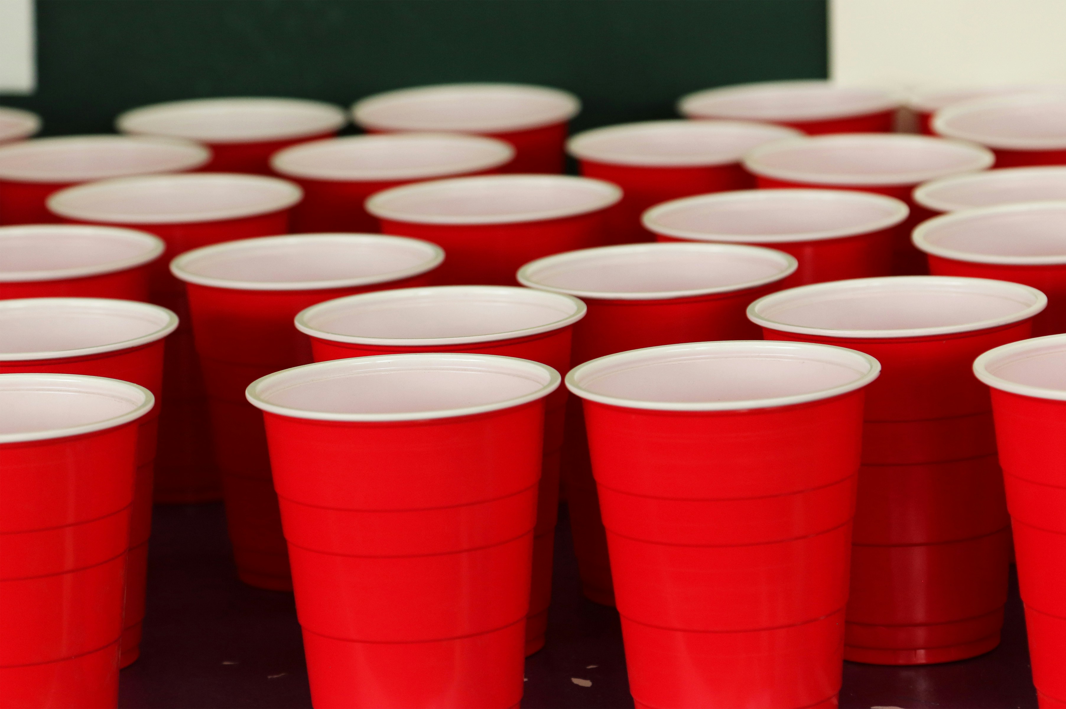 5 plastic cups with links to cancer concerns