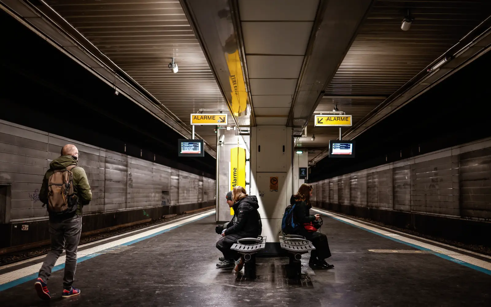 Police arrest suspect after man stabs 3 women in Paris metro