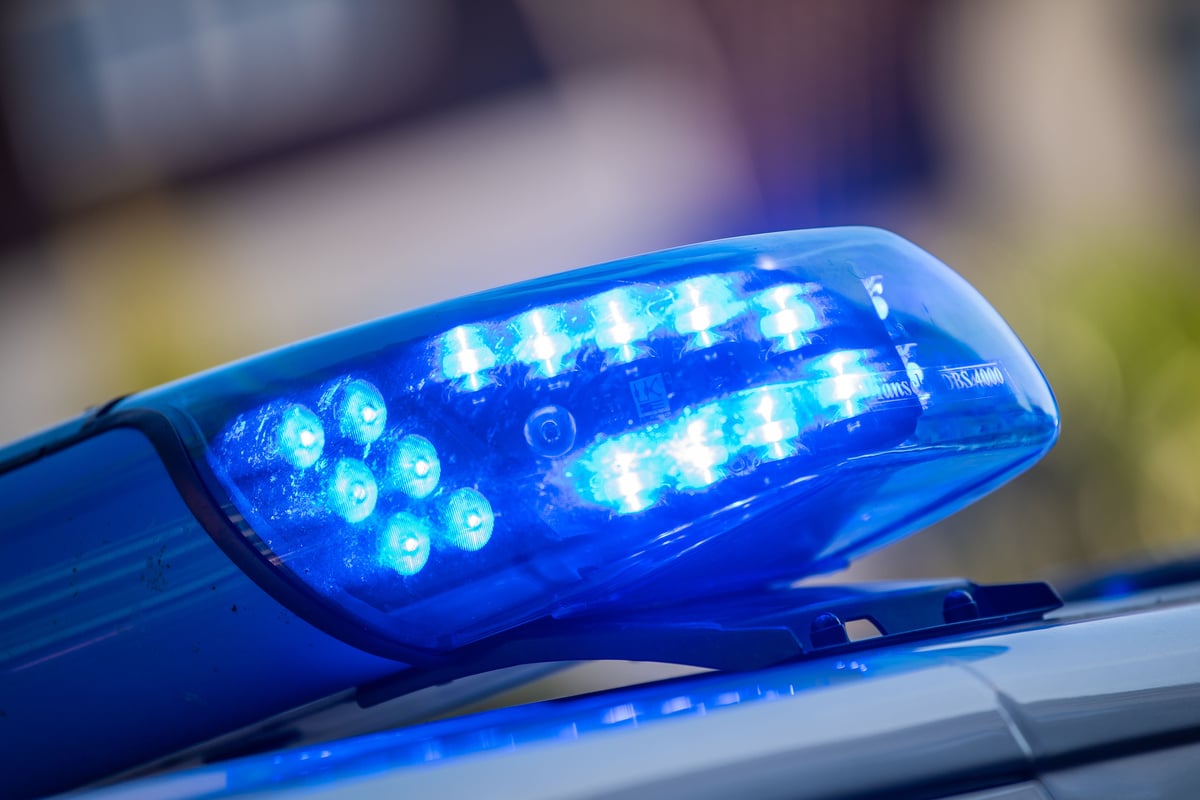 Jugendlicher sticht plötzlich mit Messer auf Mann ein: Haft!