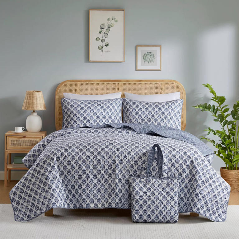 Macy's has a 'very soft' and 'beautiful' reversible 4-piece quilt set ...