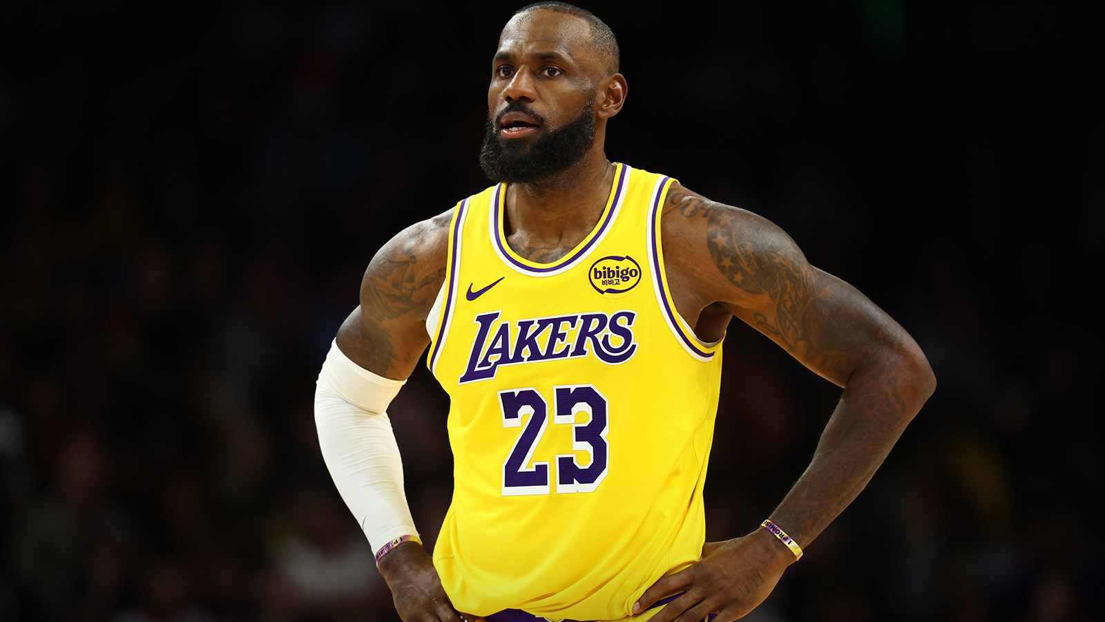 LeBron James remains on injury report before Bucks clash