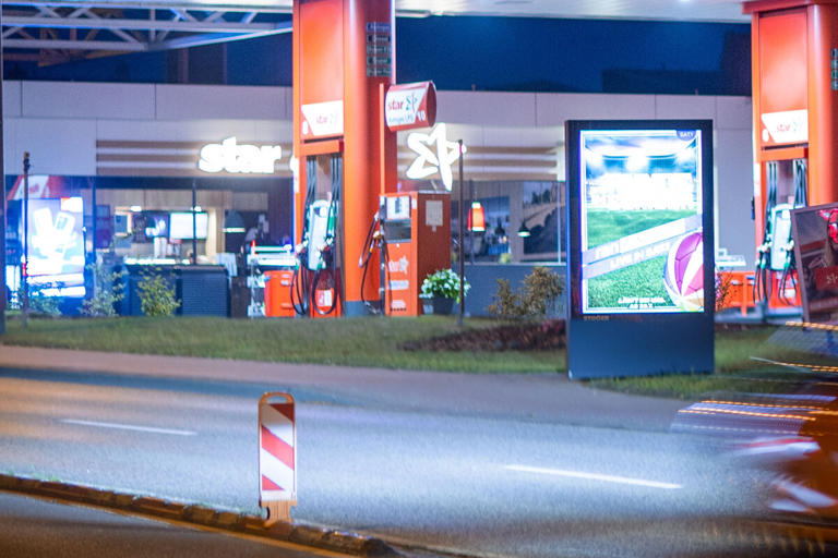 Männer überfallen Leipziger Tankstelle und bedrohen Verkäuferin mit Machete