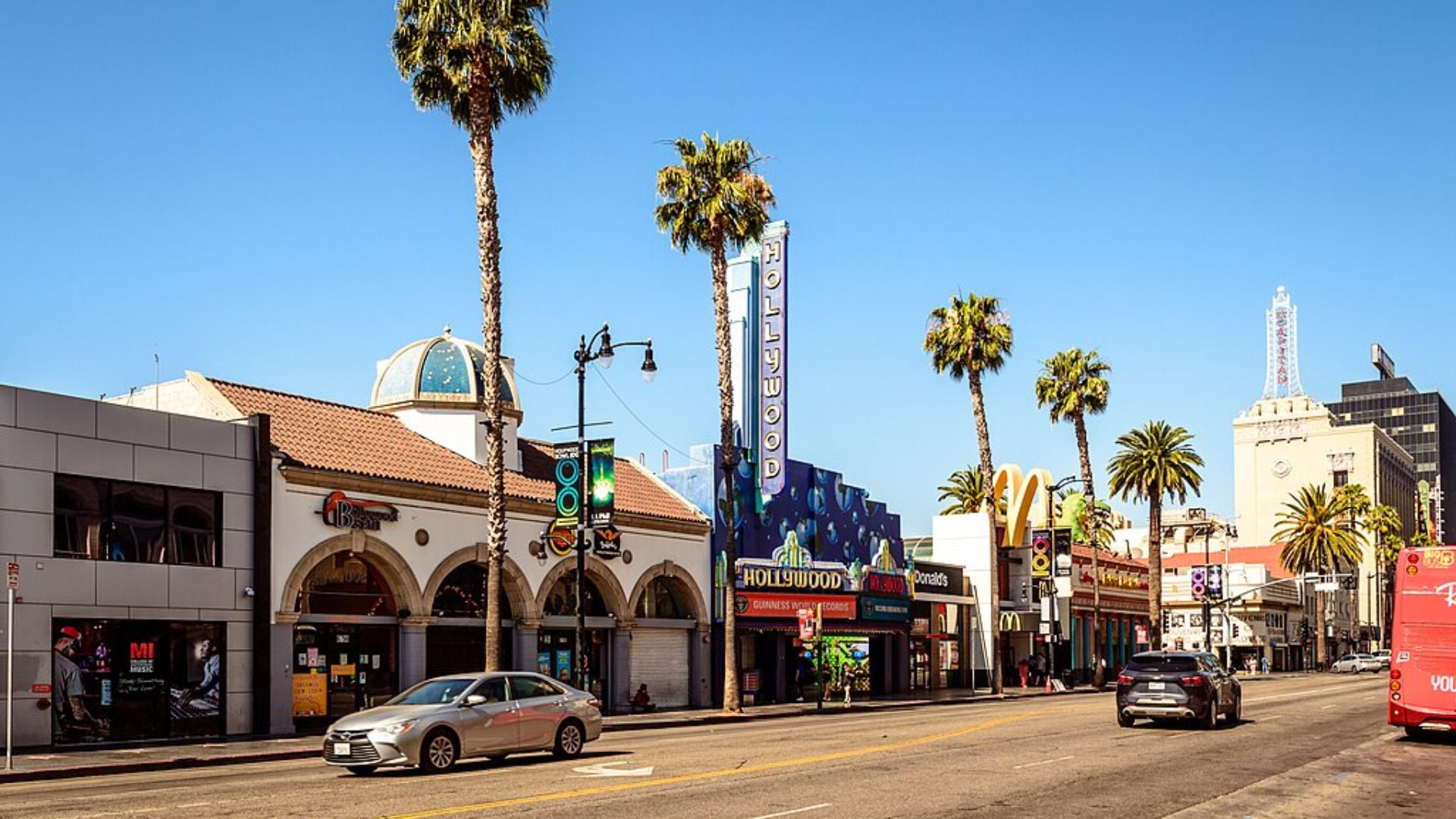 Calles emblemáticas que definen ciudades famosas en todo el mundo