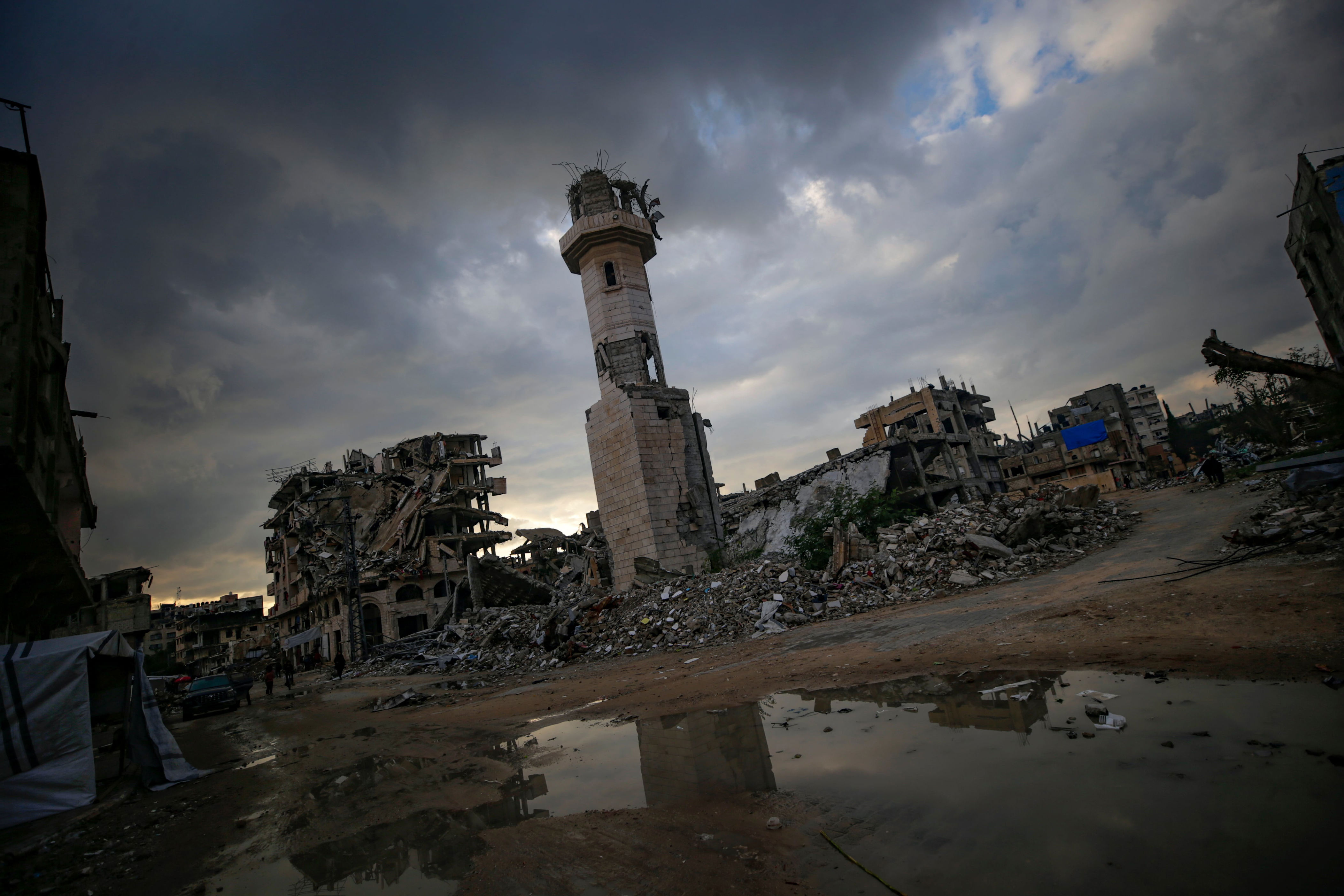 Gaza residents say militias helped Israeli military drive families away ...