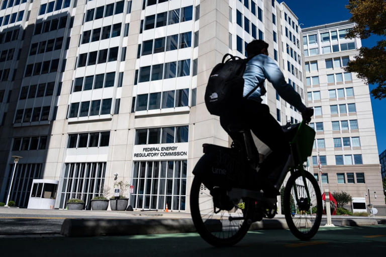 States see a federal power grab in clash over AI data centers