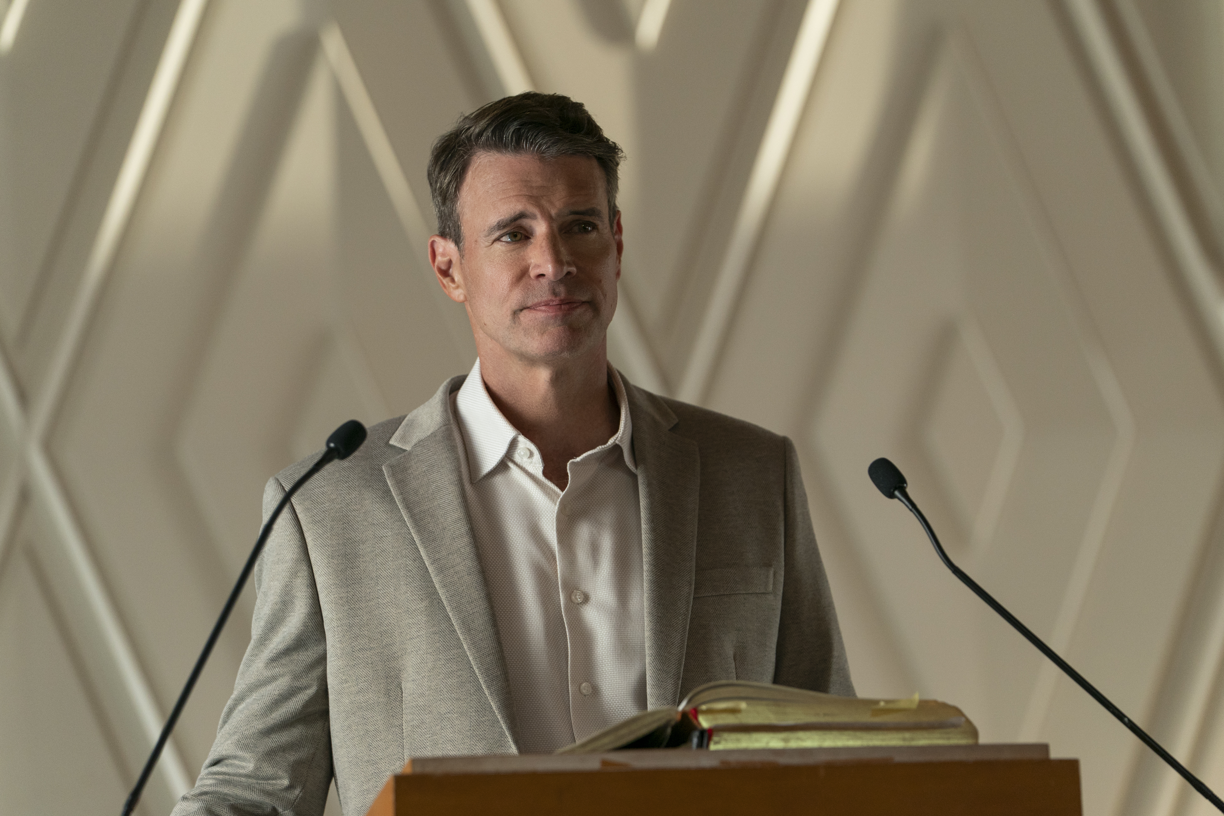 Scott Foley, 53, as a widowed pastor? Take a first look at his role in ...