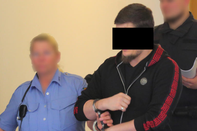 Frau schmuggelt Drogen im Ü-Ei hinter Gitter