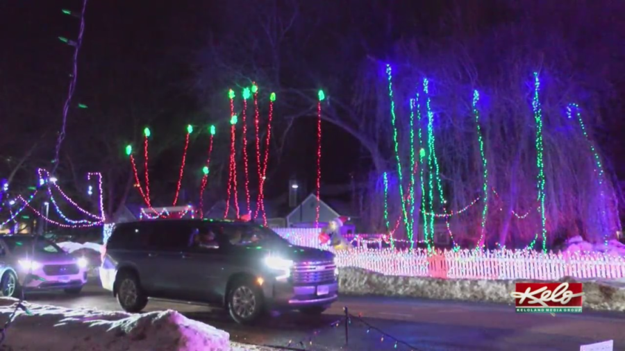 Neighborhood lights display raises money for veterans