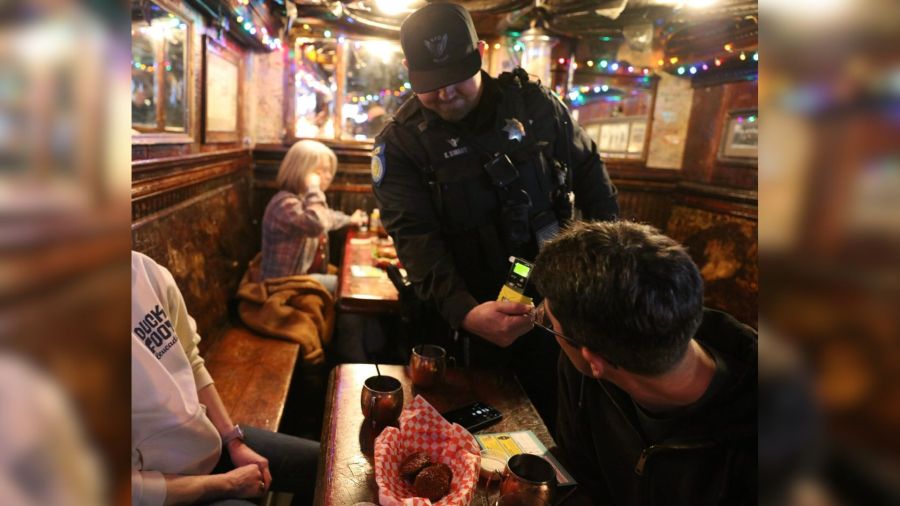 Sacramento police show up at bars with breathalyzers to test patrons ...