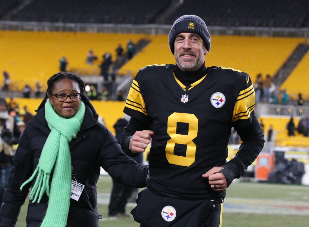 Aaron Rodgers gives his Steelers linemen $20K vehicles for Christmas ...