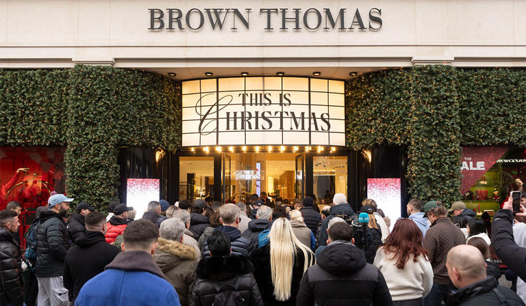 Canny shoppers brave the chill to bag a St Stephen’s Day bargain