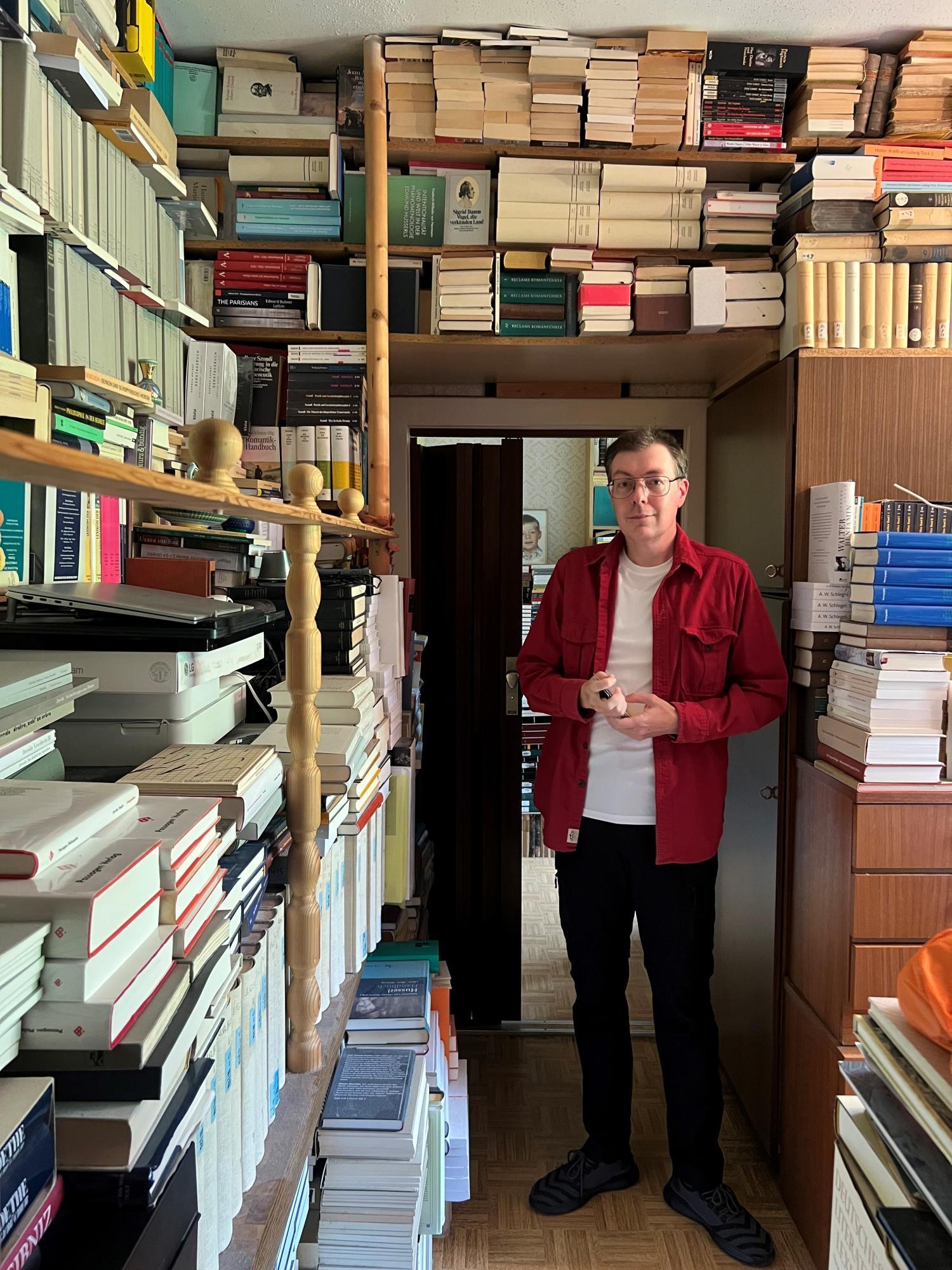 28.569 Werke auf 50 Quadratmeter: Bücher, so weit das Auge reicht