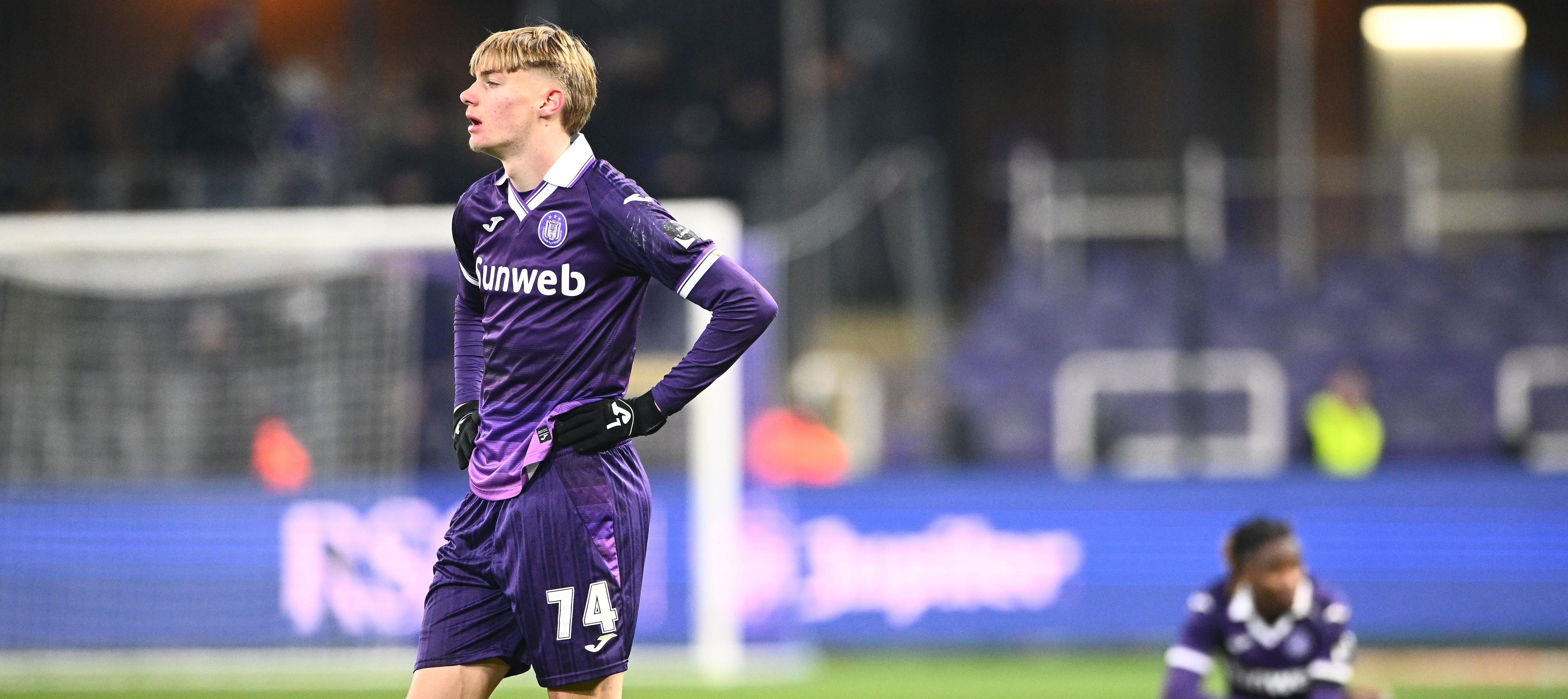 De Cat geïnterviewd door jonge RSCA-fan na verlies: "Een mindere match ...