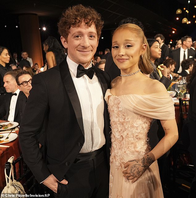 Ariana Grande and boyfriend Ethan Slater continue to put split rumors ...