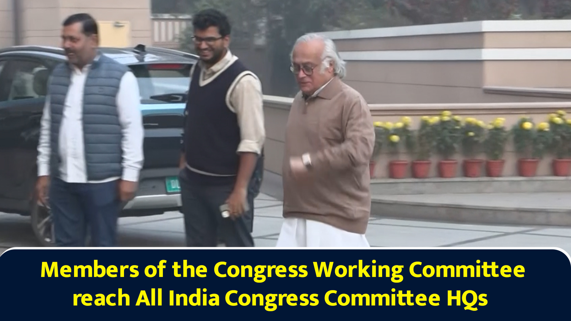Members of the Congress Working Committee reach All India Congress ...
