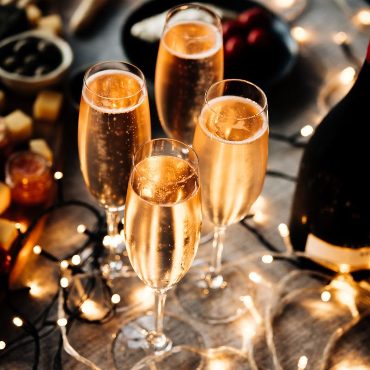 Voici comment servir le champagne dans les règles de l'art pour ...