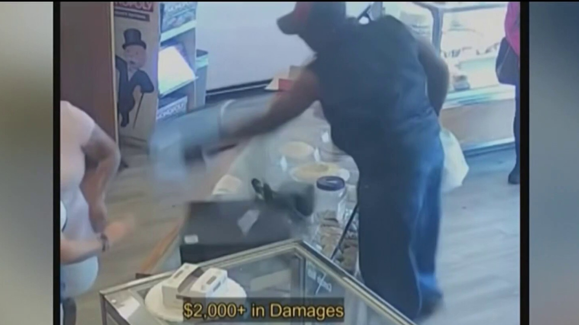 Policía de San José busca sospechoso por agresión, vandalismo en panadería