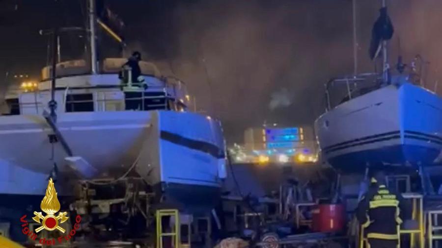 Olbia, principio d’incendio su un catamarano: l’intervento dei Vigili ...