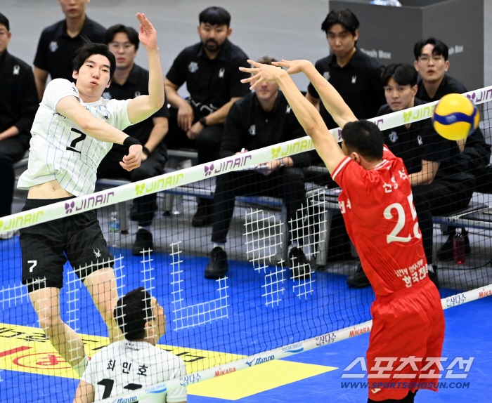 Heo Su-bong's sleek spike