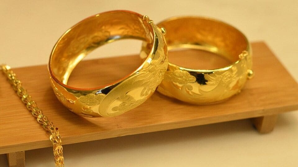 Gold rate today in India is at a fresh high. Will it hit ₹1.50 lakh in ...