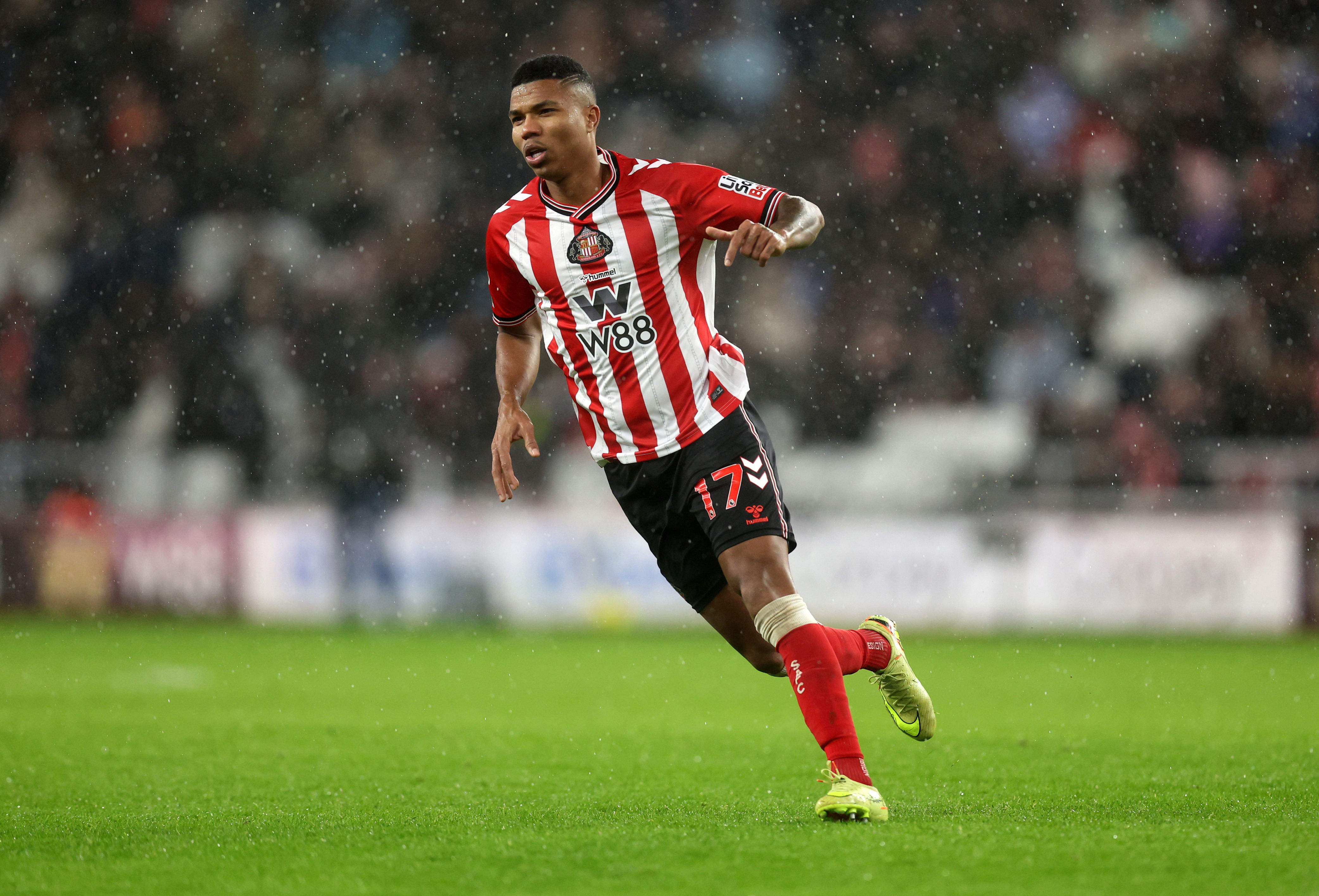Reinildo Mandava sends 9-word message to Sunderland fans after ...