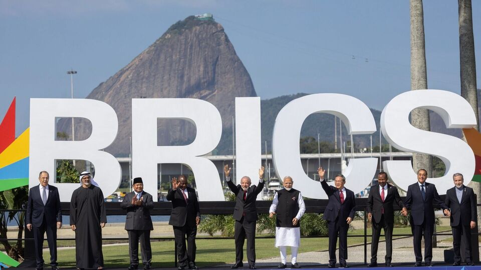 BRICS nations control 50% of the global gold reserves. What does it ...