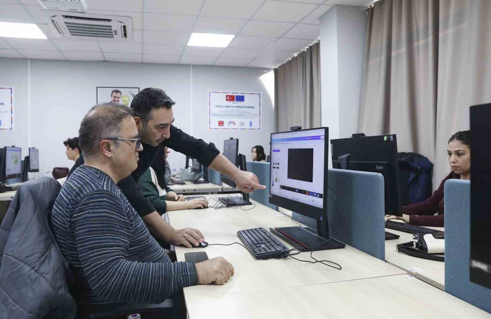 Mercek’te dijital tasarım ve Canva kursuna yoğun ilgi