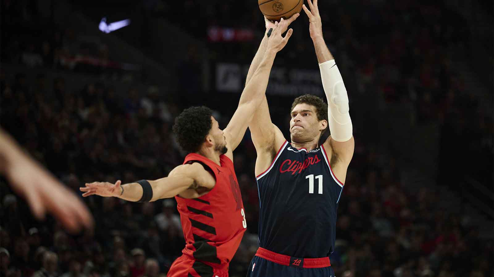 Clippers’ Brook Lopez joins elite company with 9 3-pointer game