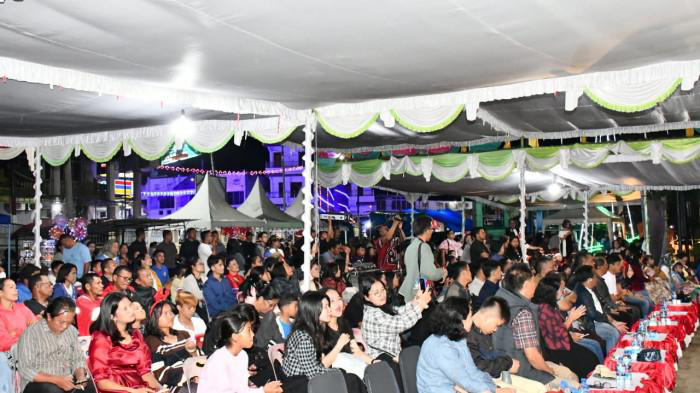 Bupati dan Wabup Toba hadiri malam hiburan Christmas Season, anak-anak ...
