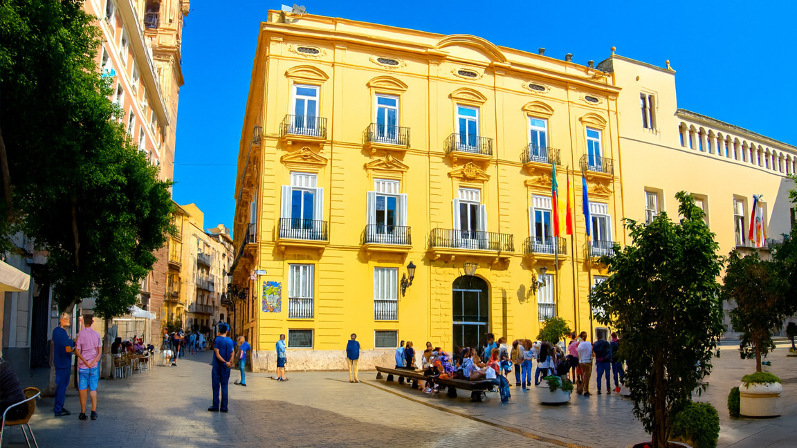 Hva skjer i Valencias historiske sentrum hver dag?