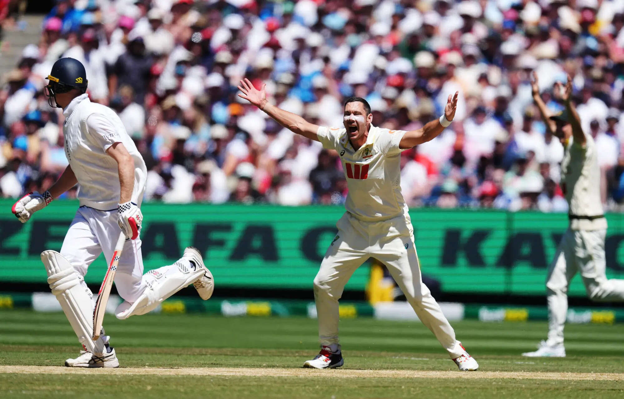 England snap 15-year losing streak to win chaotic 4th Ashes test ...